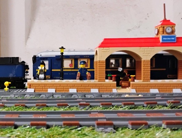 LEGO MOC-215502 train platform by nuttybrick | Rebrickable - Build with ...
