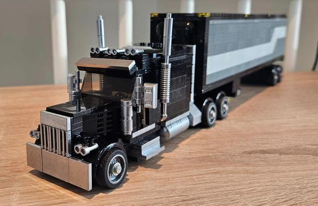 LEGO MOC Peterbilt 379 Semi Truck with Trailer - Minifig Scale by Yanix ...