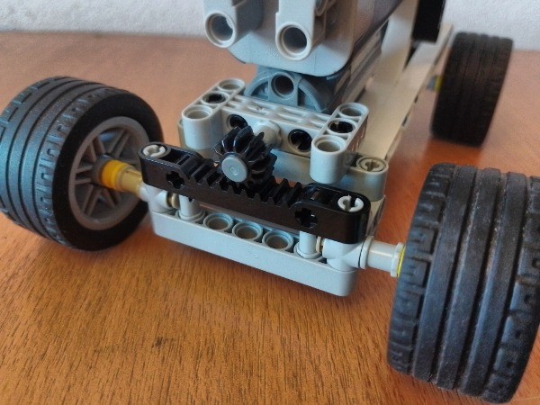 LEGO MOC simple controlled machine. by lazzariya | Rebrickable - Build ...