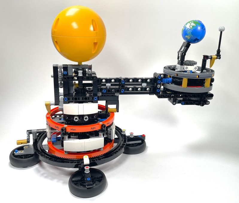 Review: 42179-1 - Planet Earth and Moon in Orbit | Rebrickable - Build ...
