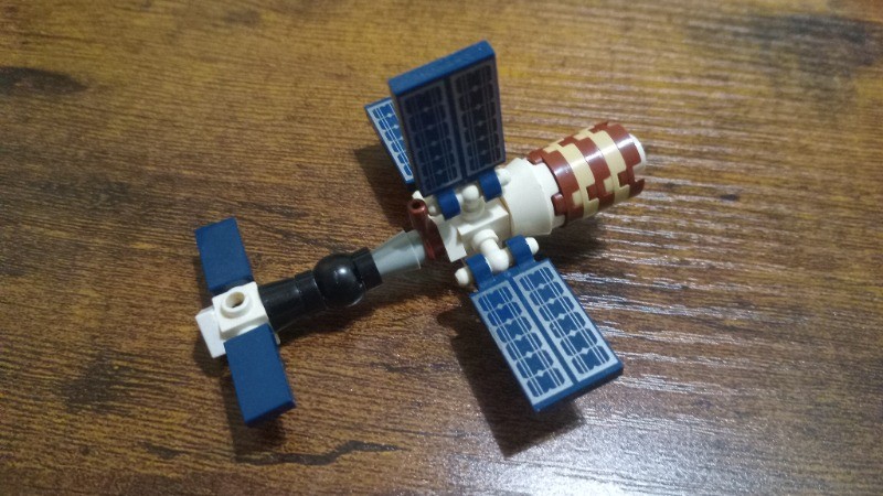 LEGO MOC-205422 Salyut 7 and Soyuz-T (~1:220) by casualology ...