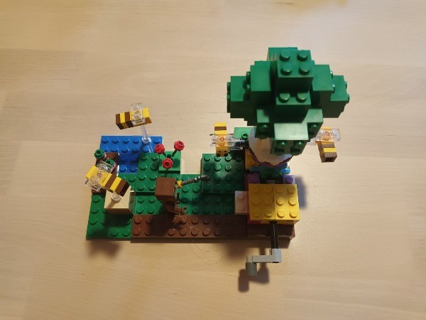 LEGO MOC 21214 Circling Bees by BrickMasterTimo | Rebrickable - Build ...
