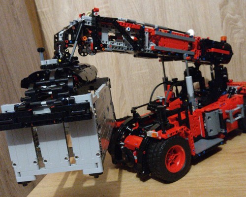 LEGO MOC 42082 C model - Reach Stacker by Dyens Creations | Rebrickable ...