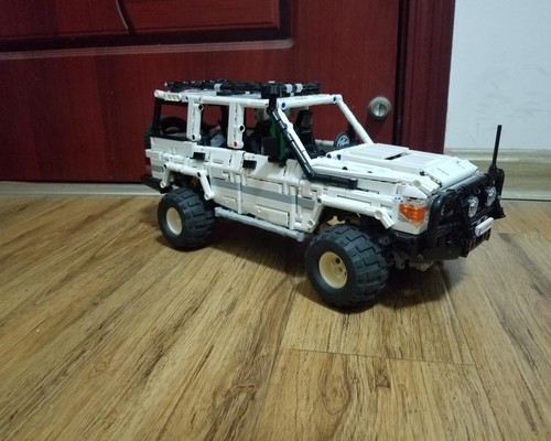 LEGO MOC TOYOTA Land Cruiser 76 by KevinMoo | Rebrickable - Build with LEGO