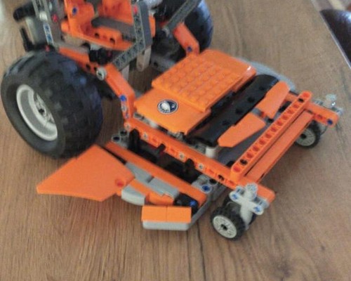LEGO MOC Zero-Turn Mower by Hedgie | Rebrickable - Build with LEGO