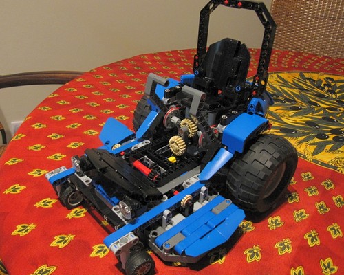 LEGO MOC Zero-Turn Mower by Hedgie | Rebrickable - Build with LEGO
