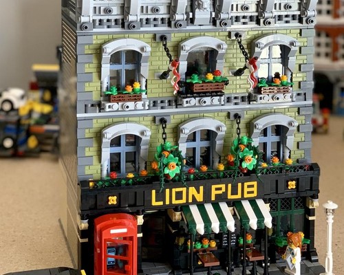 LEGO MOC Lion Pub by simon84 | Rebrickable - Build with LEGO