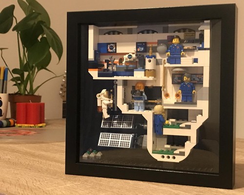LEGO MOC Space Station in photo frame by beewiks | Rebrickable - Build ...