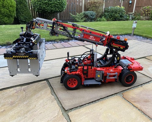 LEGO MOC 42082 C model - Reach Stacker by Dyens Creations | Rebrickable ...