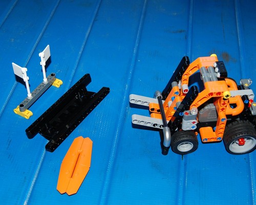 LEGO MOC 42104 Forklift by Keep On Bricking | Rebrickable - Build with LEGO