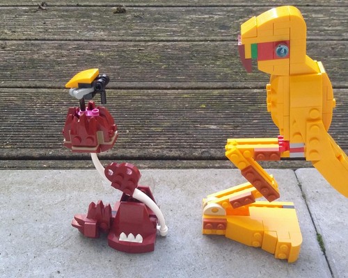 LEGO MOC Yellow Bird by bbchai | Rebrickable - Build with LEGO